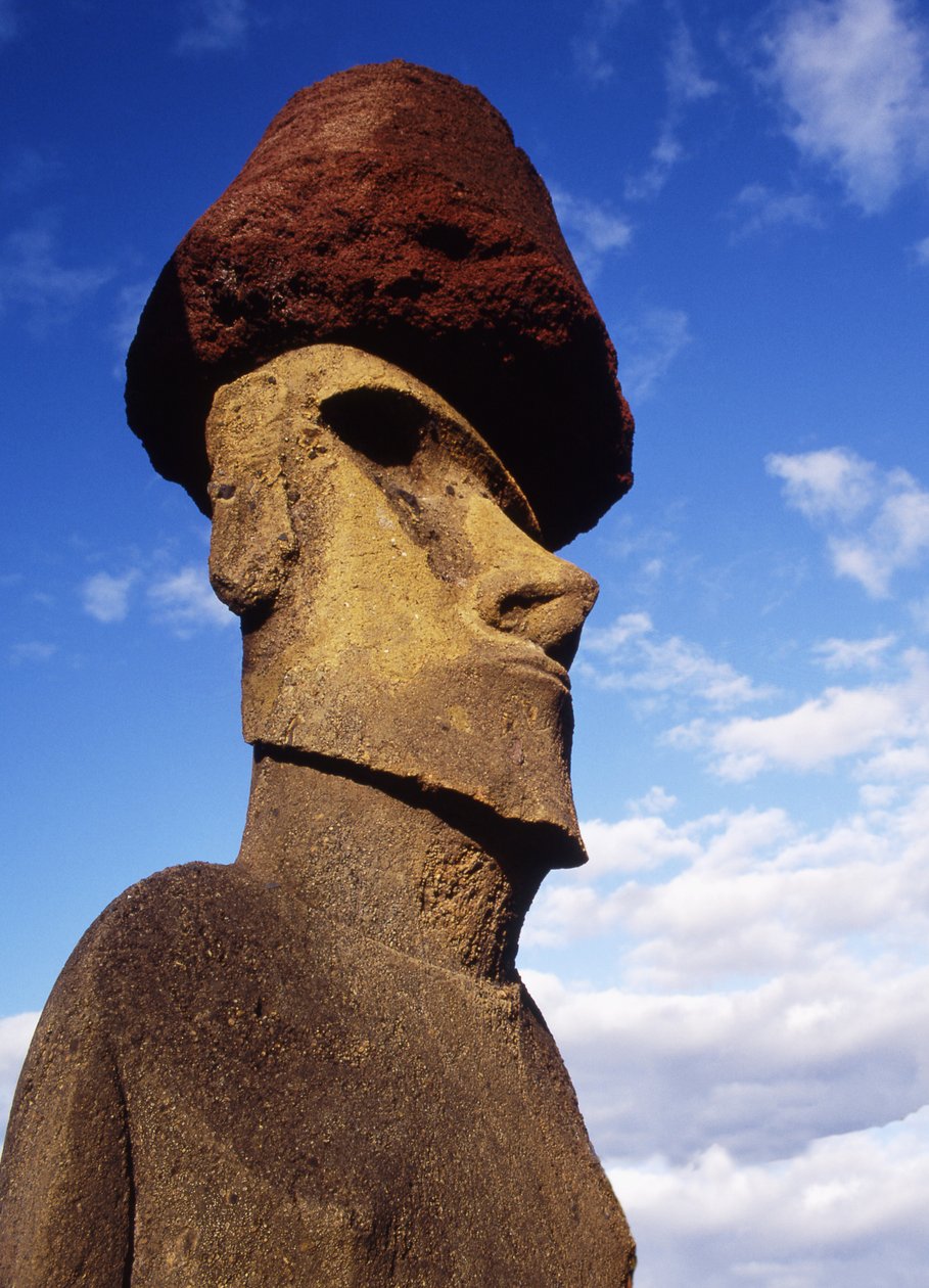 Monolithische Statue auf Ahu Nau Nau am Anakena-Strand, Moai-Kultur